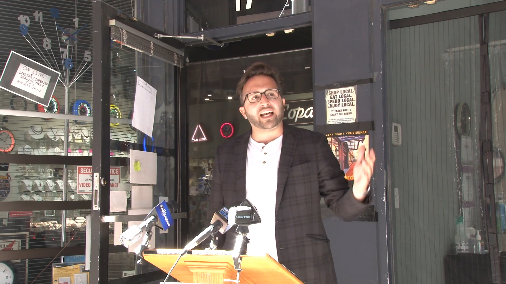 Small businesses fear enforcement burden of R.I.'s partial indoor mask ...