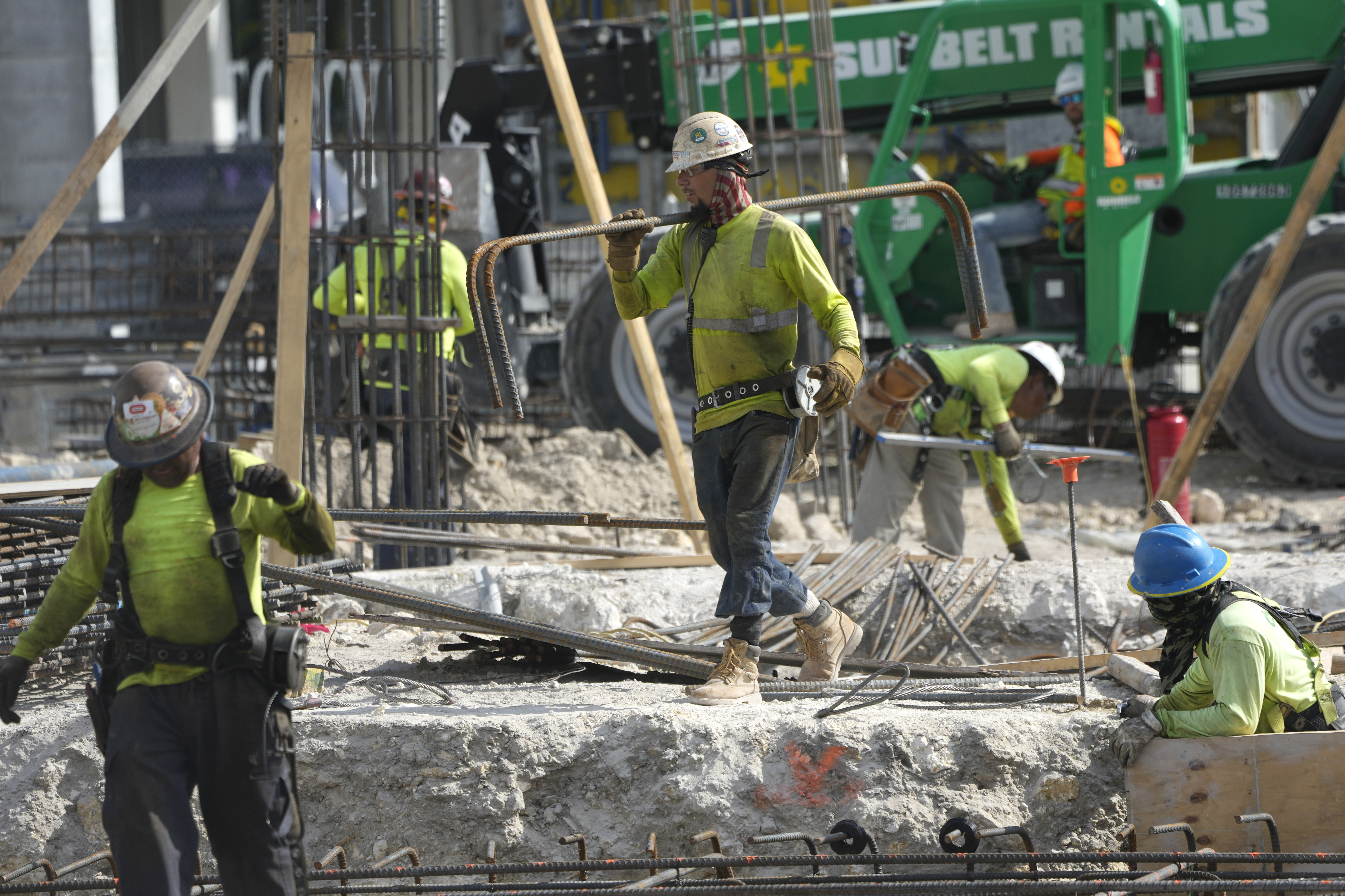 U.S. worker paycheck growth slowed late last year, suggesting cooling ...