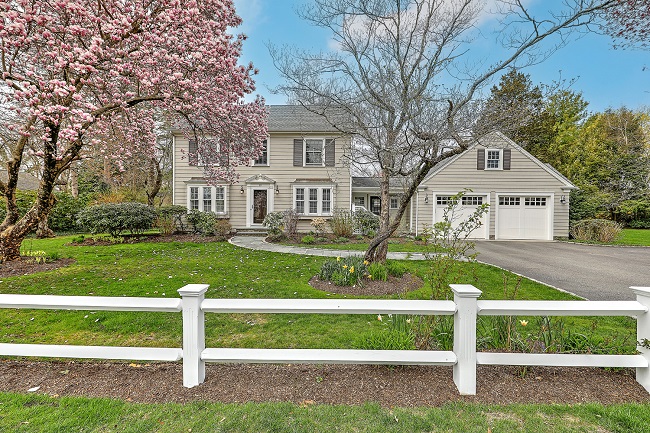 Barrington colonial in Rumstick Village area sells for $1.75M