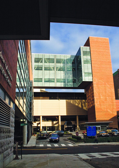 Building around active hospital challenges Shawmut