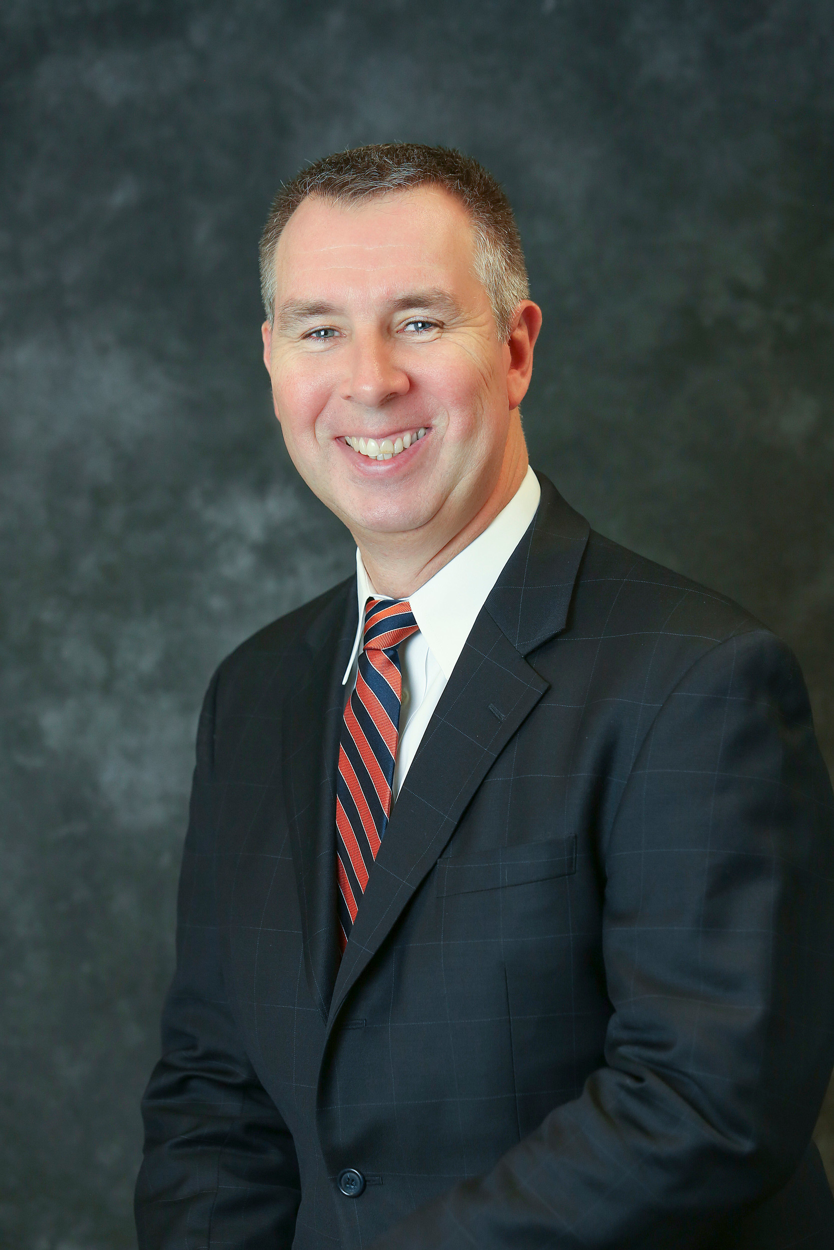 Dean Bank announces new hire / promotion